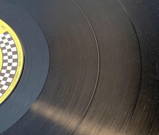 A Comprehensive guide to grading vinyl records – Hiss and Groove